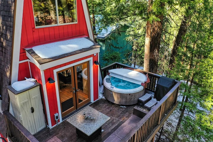 Luxury Forest Cabin: Gourmet Kitchen + Hot Tub - Lake Arrowhead, CA