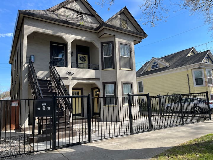 Charming Victorian A - Downtown Sac - - Sacramento, CA
