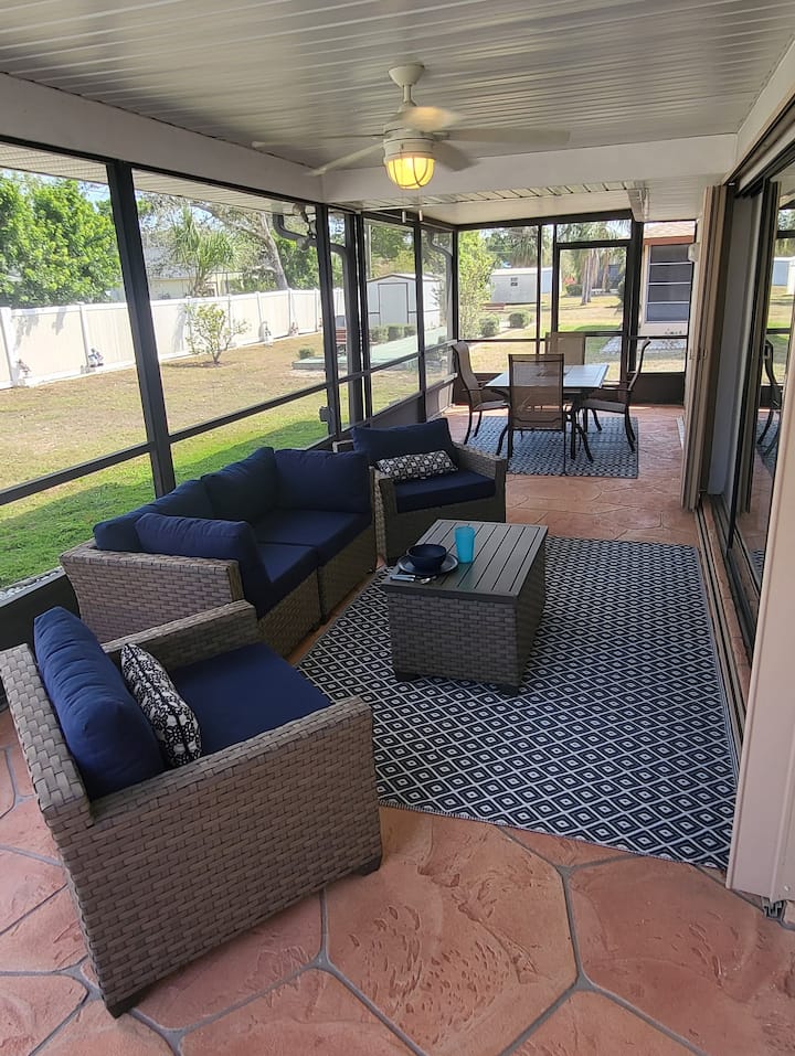 3bd/2 Ba Quiet Retreat W/ Pool, Lanai  Prime Loc. - Port Charlotte, FL