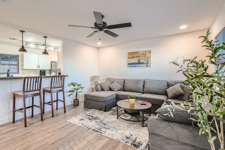 In The Heart Of Henderson! - Henderson, NV