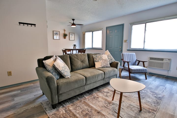Modern 2br/1ba Sacramento Apt- Centrally Located-2 - Sacramento, CA