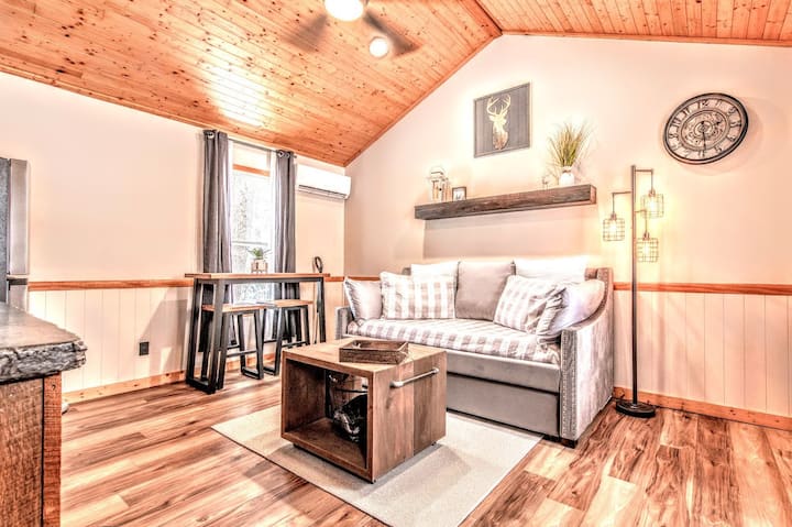 Cozy Getaway - Cabin @ Sandstone Rustic Retreat - Wisconsin Dells, WI