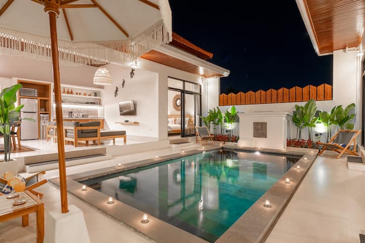 Modern And Quiet 3-bedroom Oasis Near Seminyak - Bali