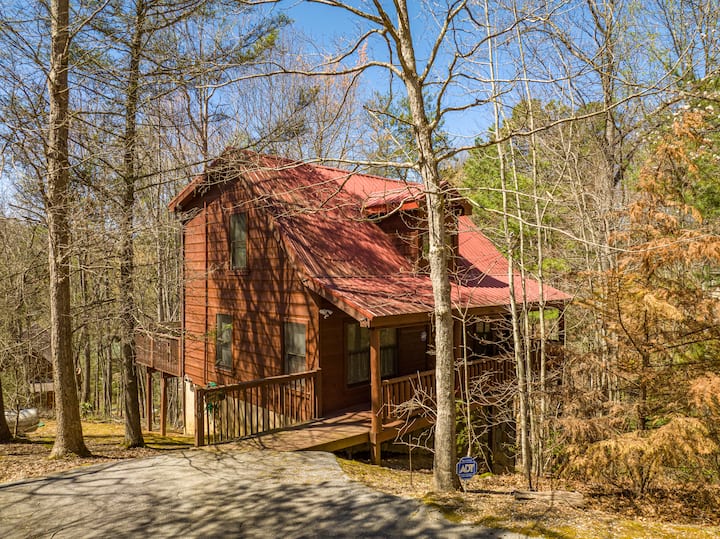Mountain Cabin With Perfect Location - Gatlinburg, TN