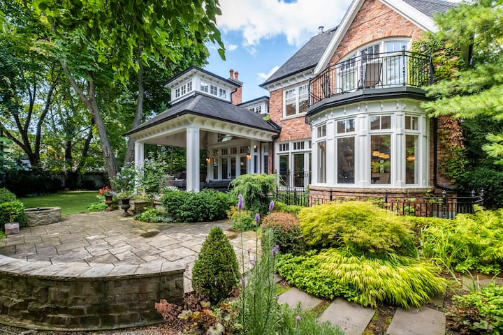 Classy Modern Farmhouse, Private Estate Oasis - Toronto