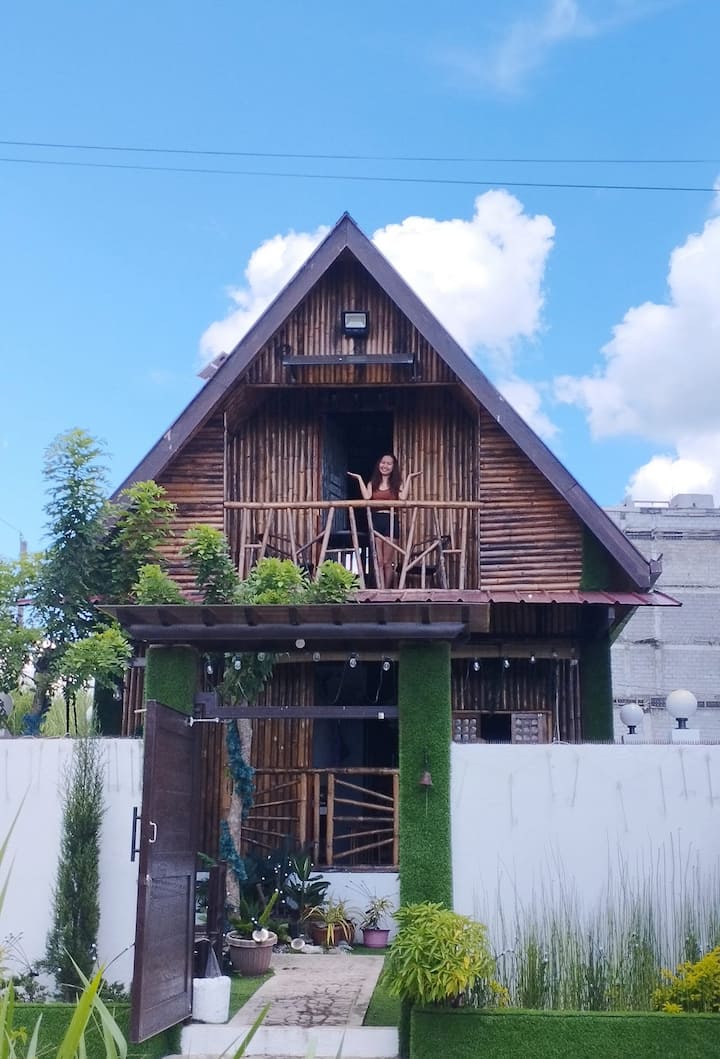 Sanders Munting Balai (Native House) - Tagaytay