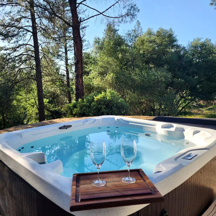 Hot Tub & Pool Table • 15 Mi Yosemite South Gate - Oakhurst, CA