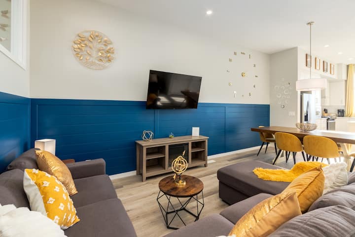 ~Privatefencedyard|2familyrms|parknear|bluebeauty - Calgary