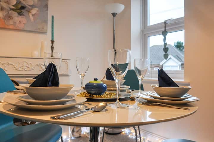 The Sashes - Stylish Apartment - Poole
