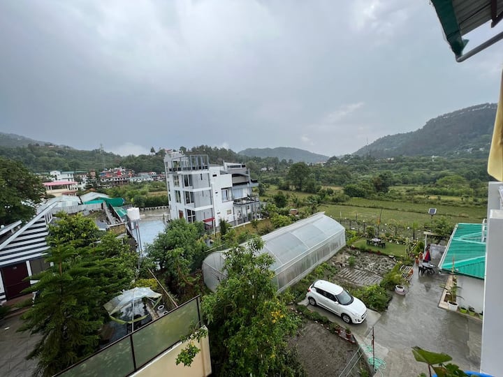 Saket Homestay - Deluxe Room - Naukuchiatal