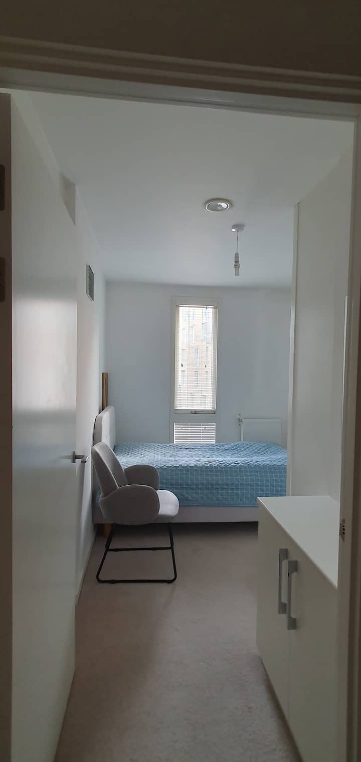 Private Basic Room In Maidenhead - Maidenhead