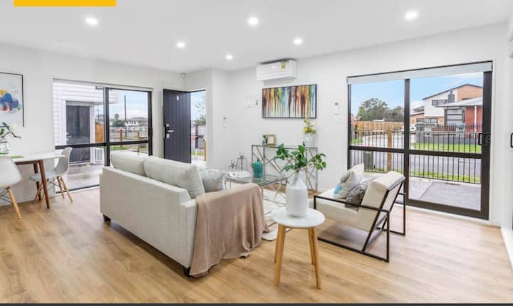 Double Bedroom,attached Bathroom. Airport 12mins - Auckland