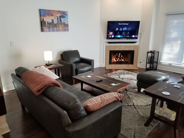 Well Equipped/spacious Townhome - Arlington Heights, IL