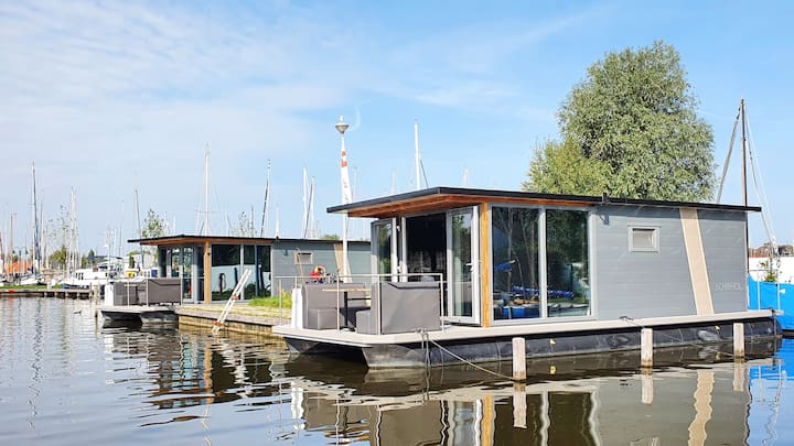 Houseboat Lake Heeg - Sneek