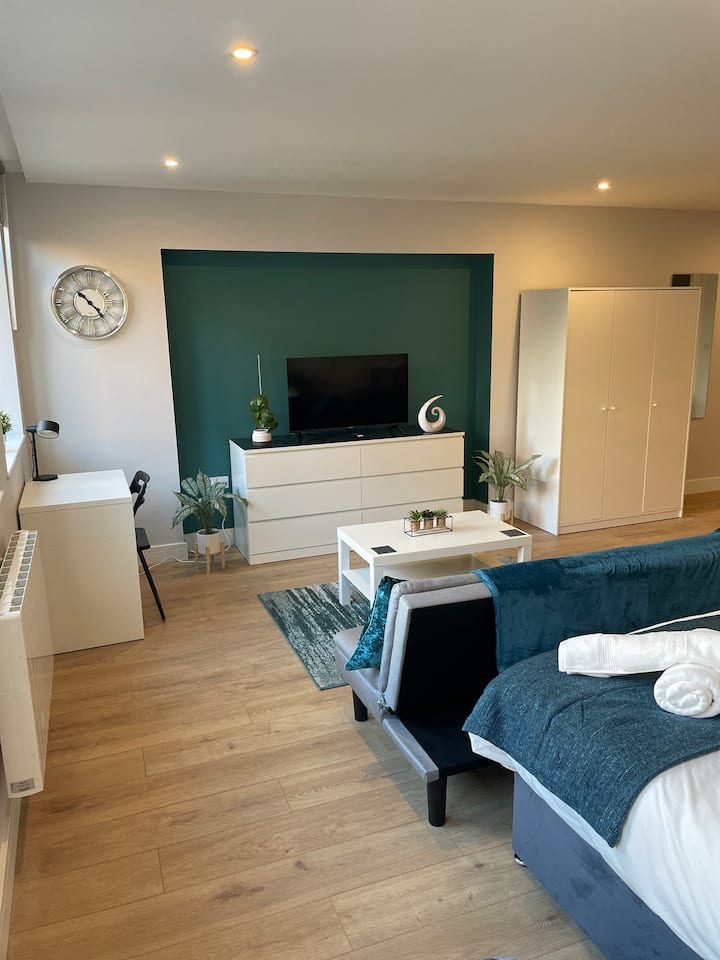 Super-king Large Studio Apartment In Northampton - Northampton