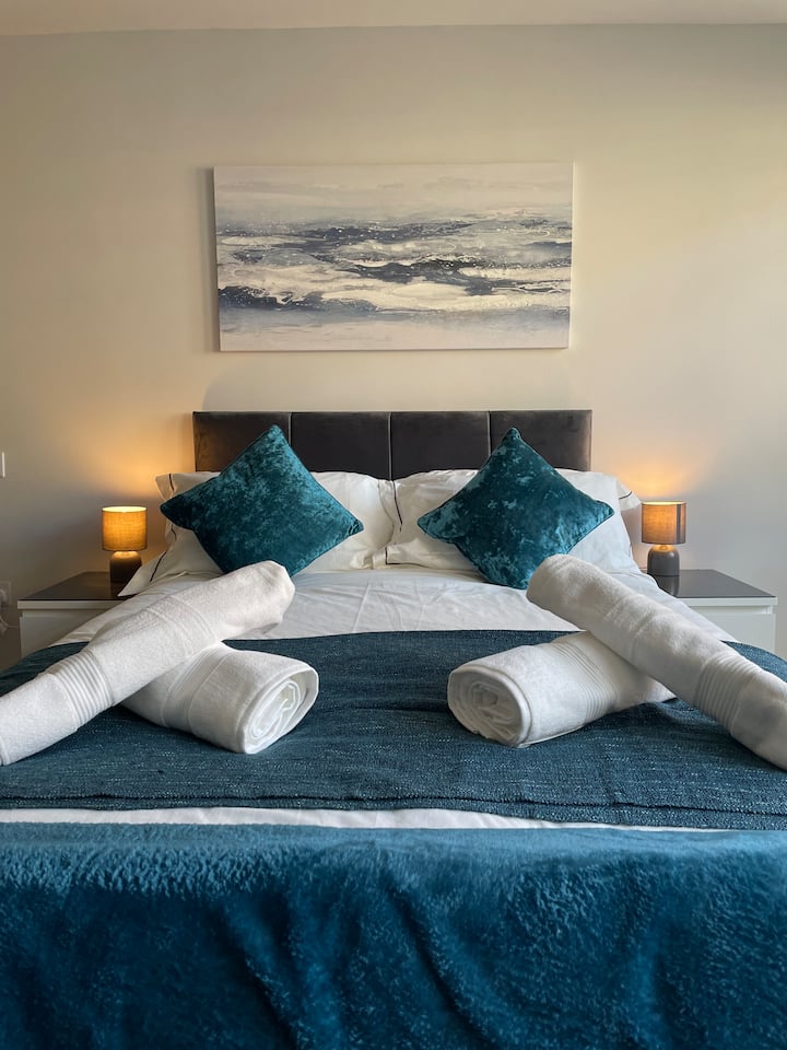 Luxury Super-king Large Studio Apartment - Northampton