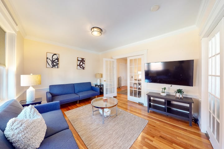 Big Two Bedroom With Parking 18 Minutes To Boston - Everett, MA