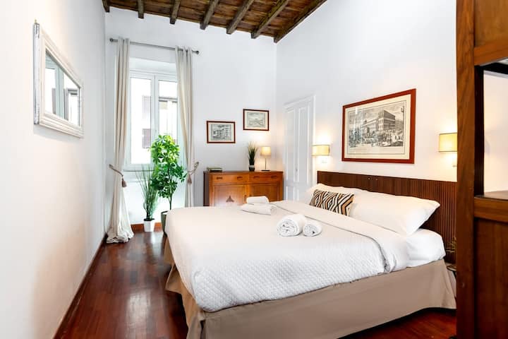 Trastevere Authentic Flat · Roman Stone Wall - Rim