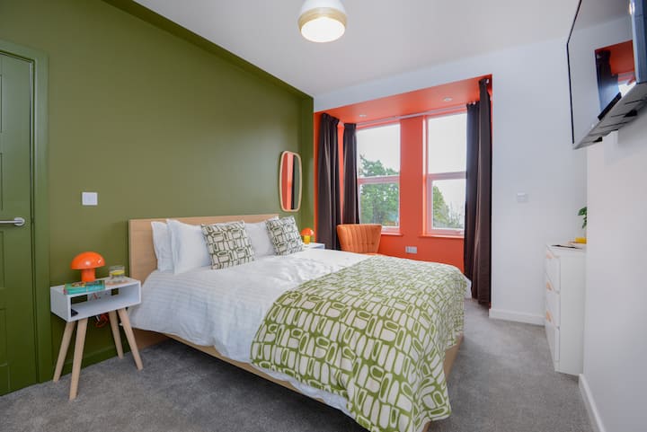 Near Dockyard And City, With Private Parking - Plymouth