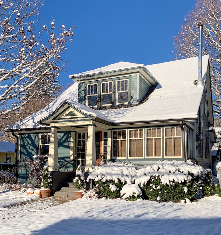 Catskills Hearth • Fireside Comfort Year-round - Margaretville, NY