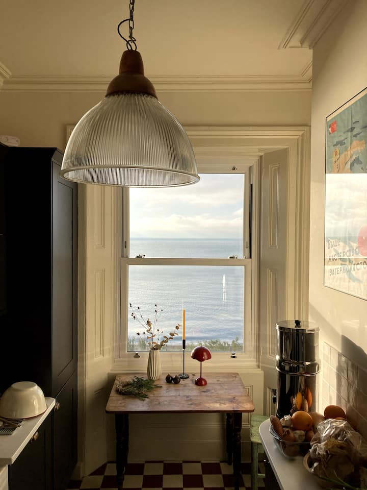 Gorgeous Apartment With Stunning Sea Views & Piano - Hastings