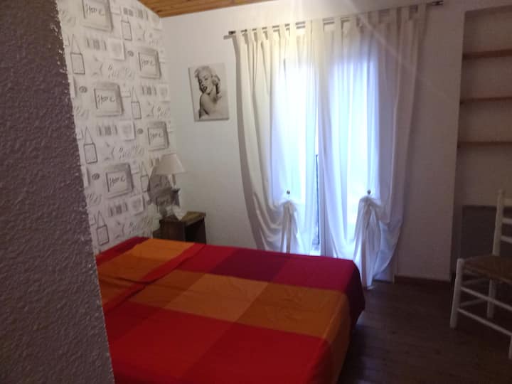 Maison Dans Le Village Pour 4 Personnes. - Céret