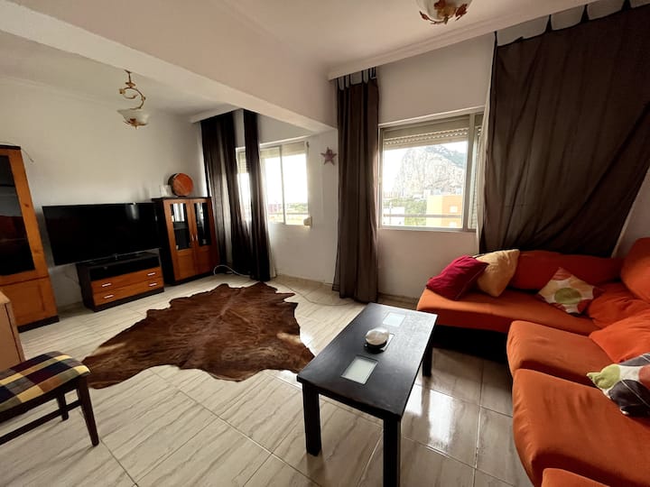 Central, Modern And Comfortable - Gibraltar