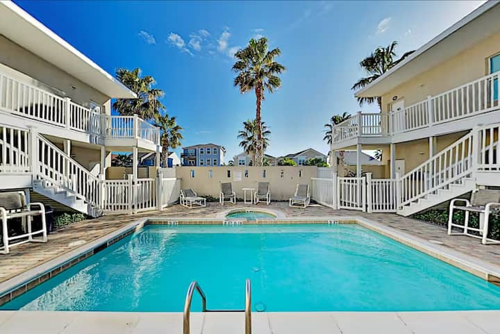 Paradise On Polaris: Beach, Pool, Hot Tub! - South Padre Island, TX