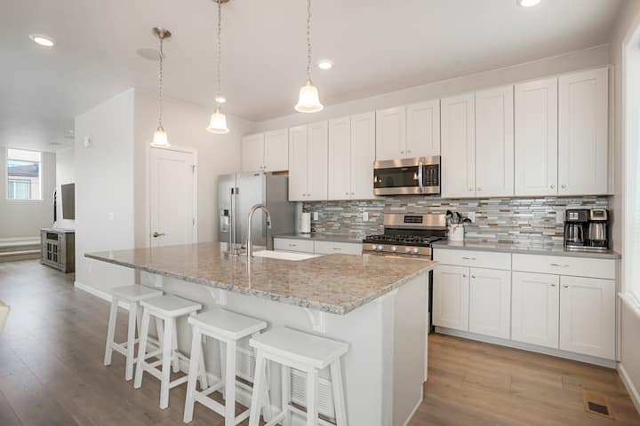 Castle Rock | King | Queen - Castle Rock, CO