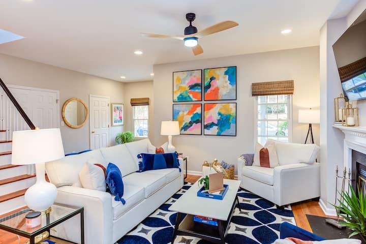Colors Galor - Modern Designer Home - Burlington, NC