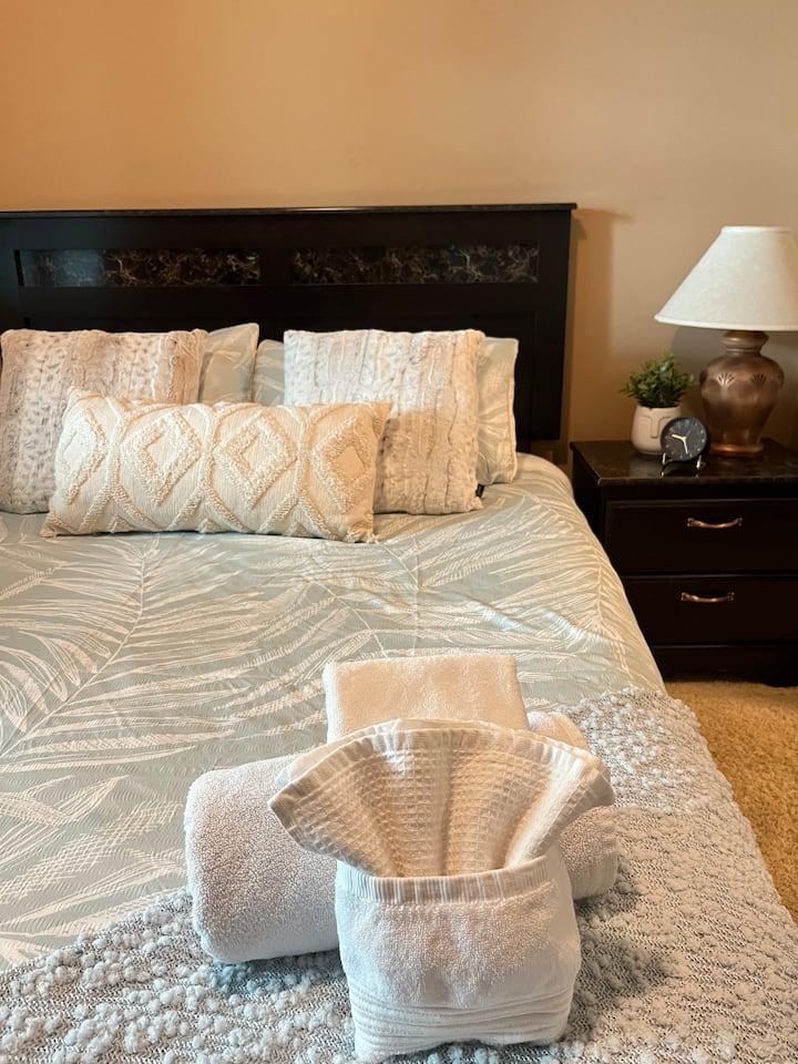 1 Bedroom Apartment Downtown | Balcony | Parking - Calgary