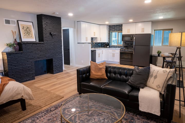 Spacious Studio | Full Kitchen, W/d & Parking 2 - Denver, CO