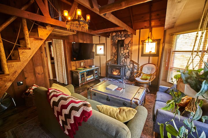 Cookiebutter Cabins! 5 Cabins + 8’ Cowboy Hot Tub - Bass Lake, CA