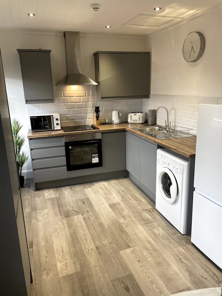 Spacious Central Apartment - Nantwich