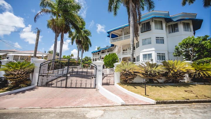 4 Bedroom Gem In Montego Bay - Montego Bay