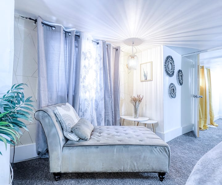 *The Hideaway*- Secluded/comfy/modern In The City! - London