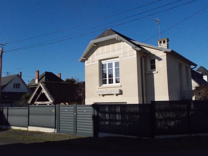 Villa Mary-lou. 5 Minutes à Pied De La Plage. - Jullouville