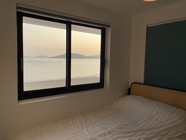 Cheung Sha Oceanview Beachfront 2-bedroom W/ Roof - Hồng Kông