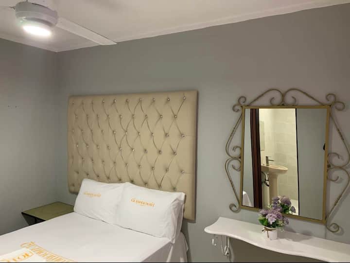 Charming Hotel With Free Parking And Wifi ! - La Romana
