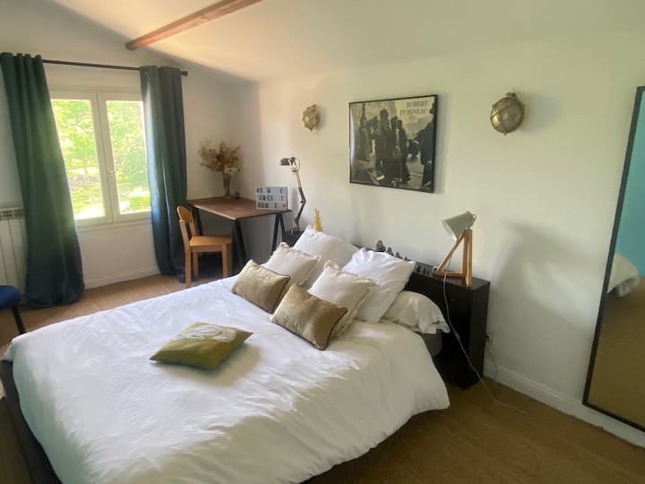 Chez Isa Et François, Chambre Meublée Avec Bureau - Melle