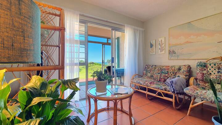 Escape 2 Paradise: Beachside Apartment - Jeffreys Bay