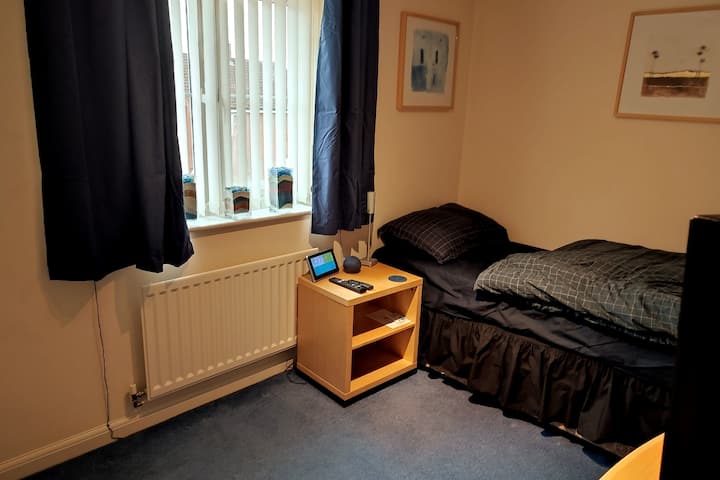 Modern Coach House Room & Bathroom - Stevenage
