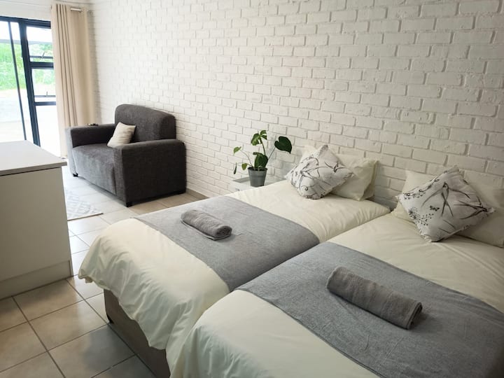 2 Sleeper Apartment With Single Beds* - Mbombela