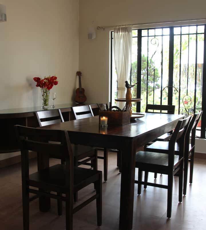 Elegant Cottage Facing The Kanchenjunga Range - Kalimpong