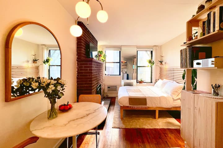 *Stylish & Serene*entire 10th St 1bd Apt-elevator! - New York City