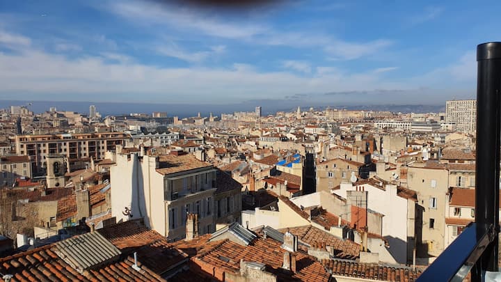 Chambre De Bonne En Plein Centre - Marseille
