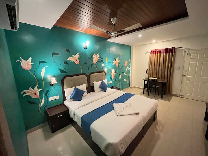 Cozy | Private Room At A Hotel (304) - Thekkady