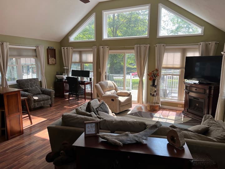 ~Beautiful Waterfront Home~ - Sylvan Beach, NY