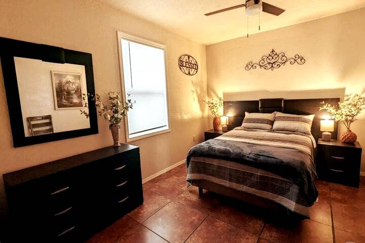 The House On The Hill, Minutes Palmas /Fortbliss - El Paso