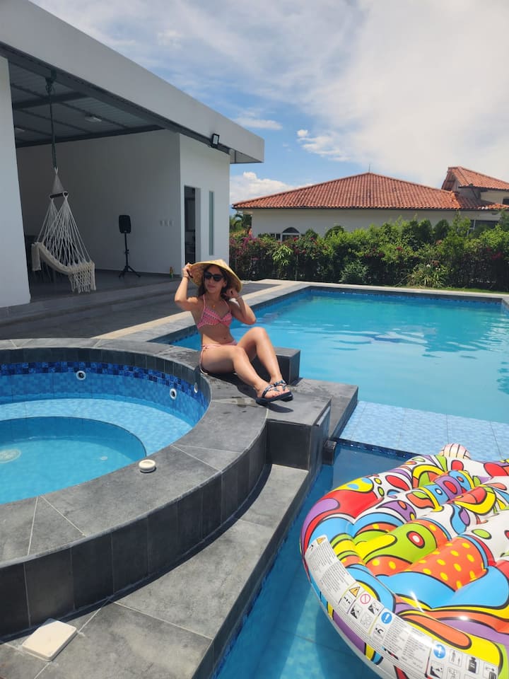 Mágica Quinta Esmeralda En El Valle De Yunguilla - Santa Isabel